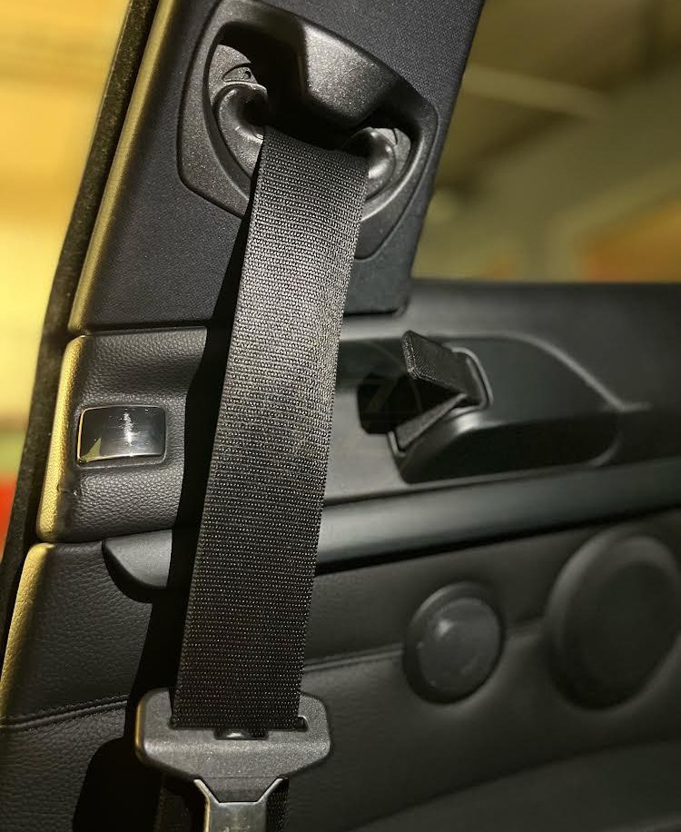 BMW E92 Beltearm Oppgradering - Unik Løsning for Setebeltet – LZ-Customs